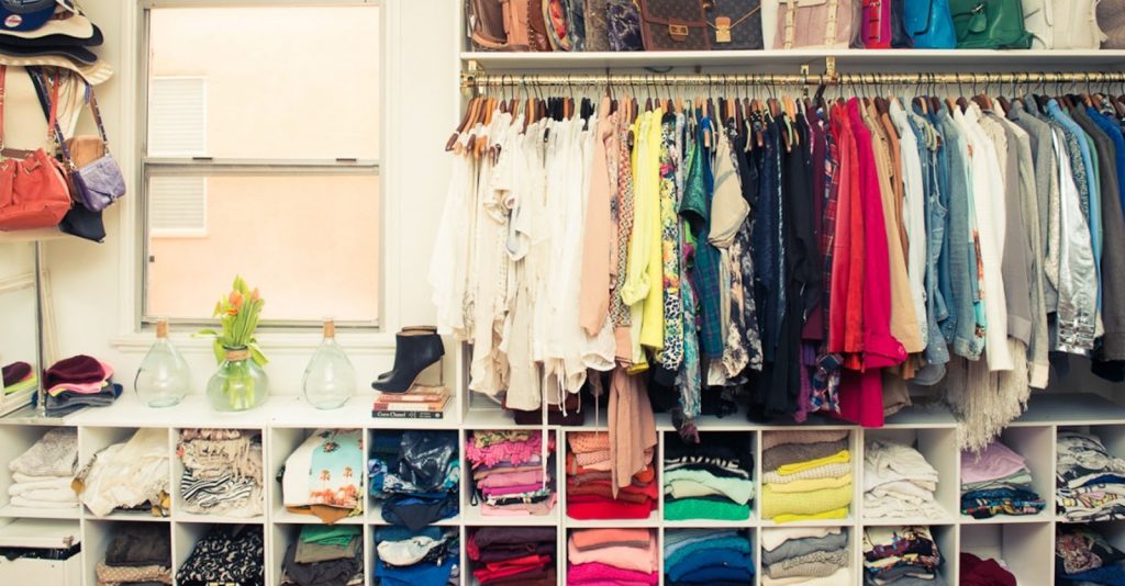 Organiza tu ropa y calzado de manera práctica