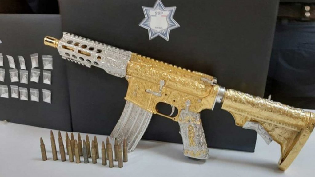Con rifle AR-15 de oro y diamantes, cae integrante de 'Las Bigotonas ...