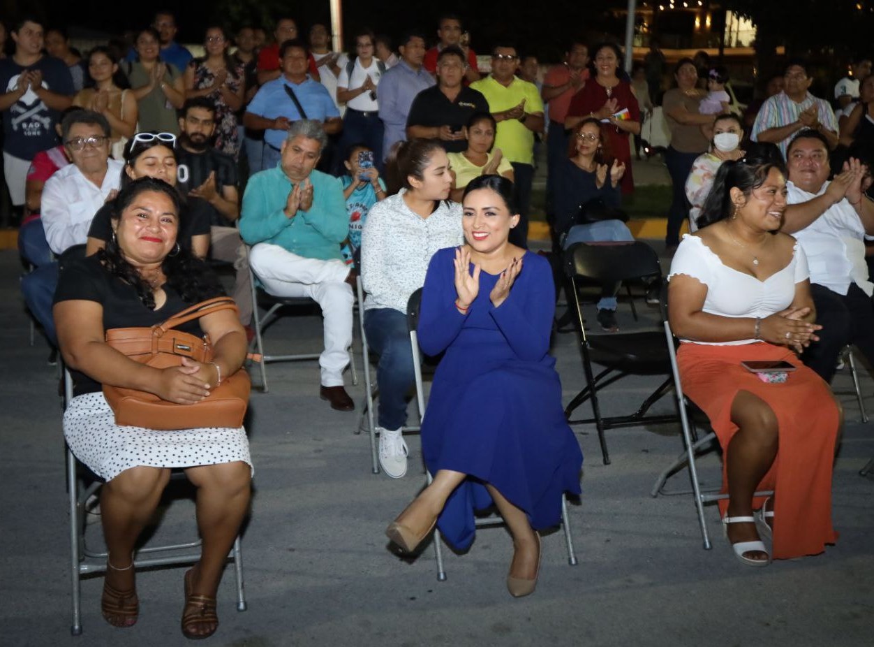 Encabeza Blanca Merari el tradicional encendido de la iluminación ...