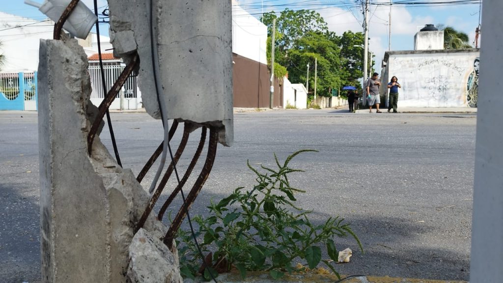 Postes de la CFE a punto del colapso en Cancún - Quintana Roo Hoy