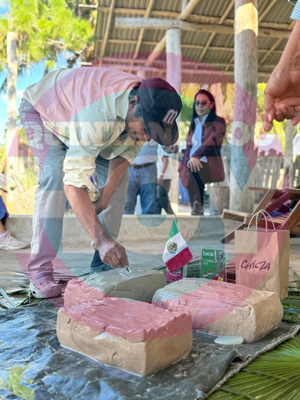 Mayas de Petcacab muestran el arte de hacer chicle