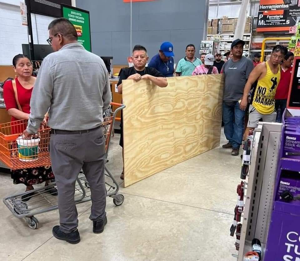 Canaco Chetumal asegura abasto de insumos ante la llegada del Huracán Beryl