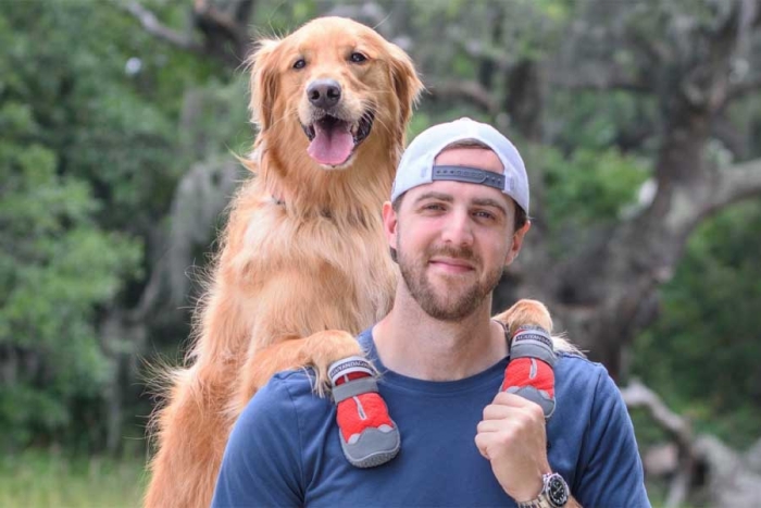 Teddy el perro que junto a su dueño recaudan más de 400.000 dólares a ...
